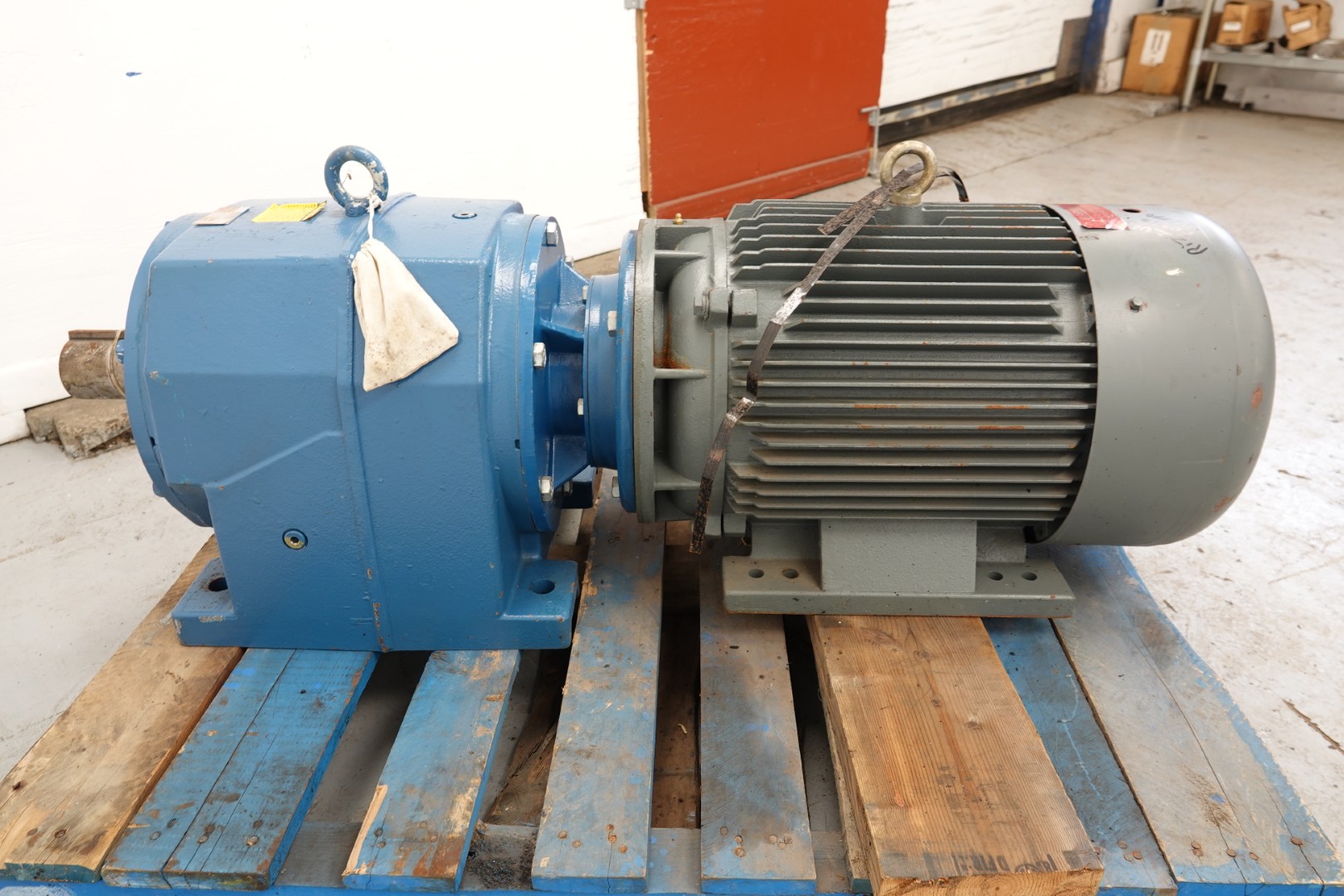 Mixer motor and gearbox, model WWE50-18-326TC | Topos Mondial
