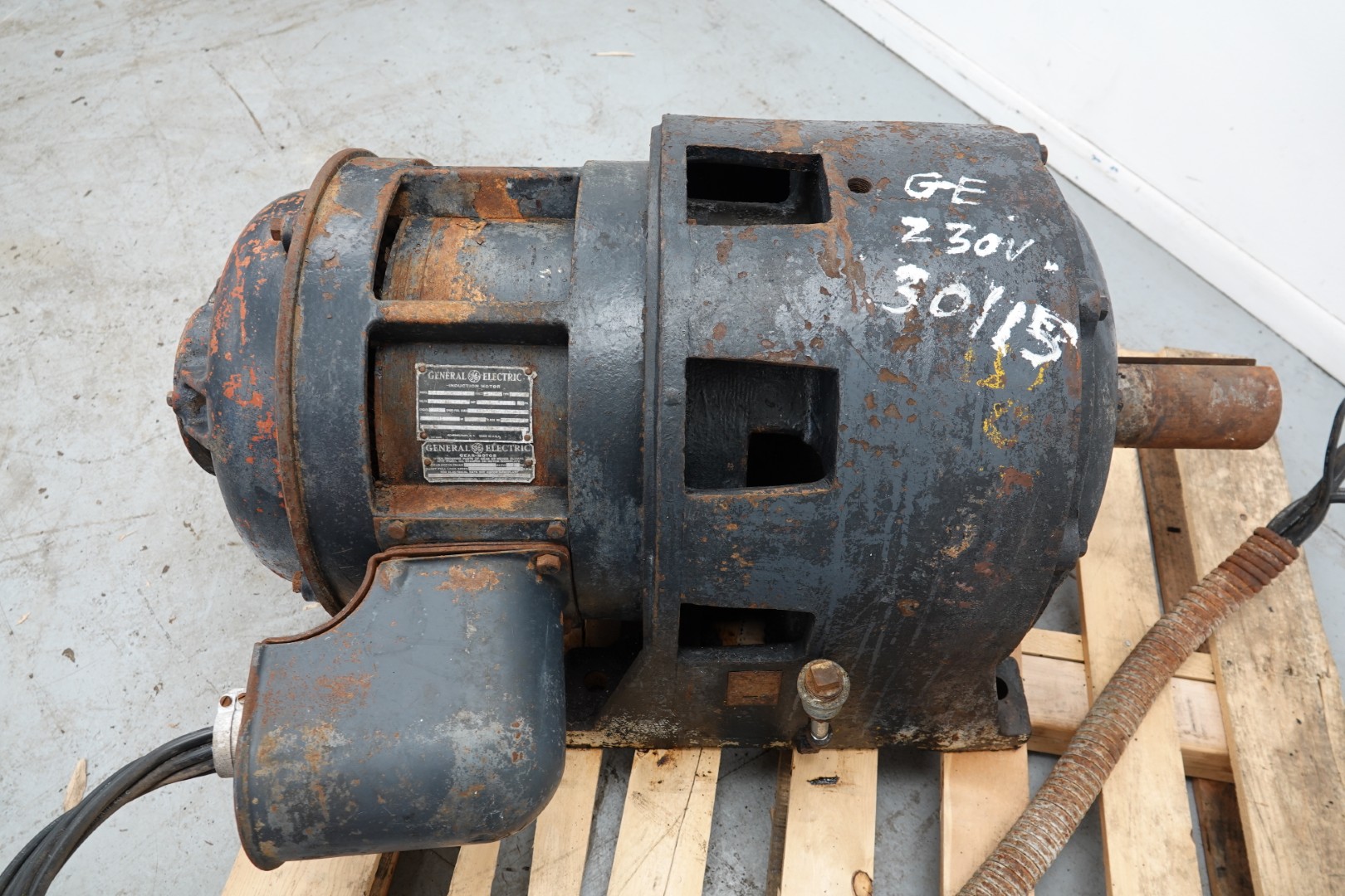 Mixer motor and gearbox, model 14W1 72TY8 | Topos Mondial