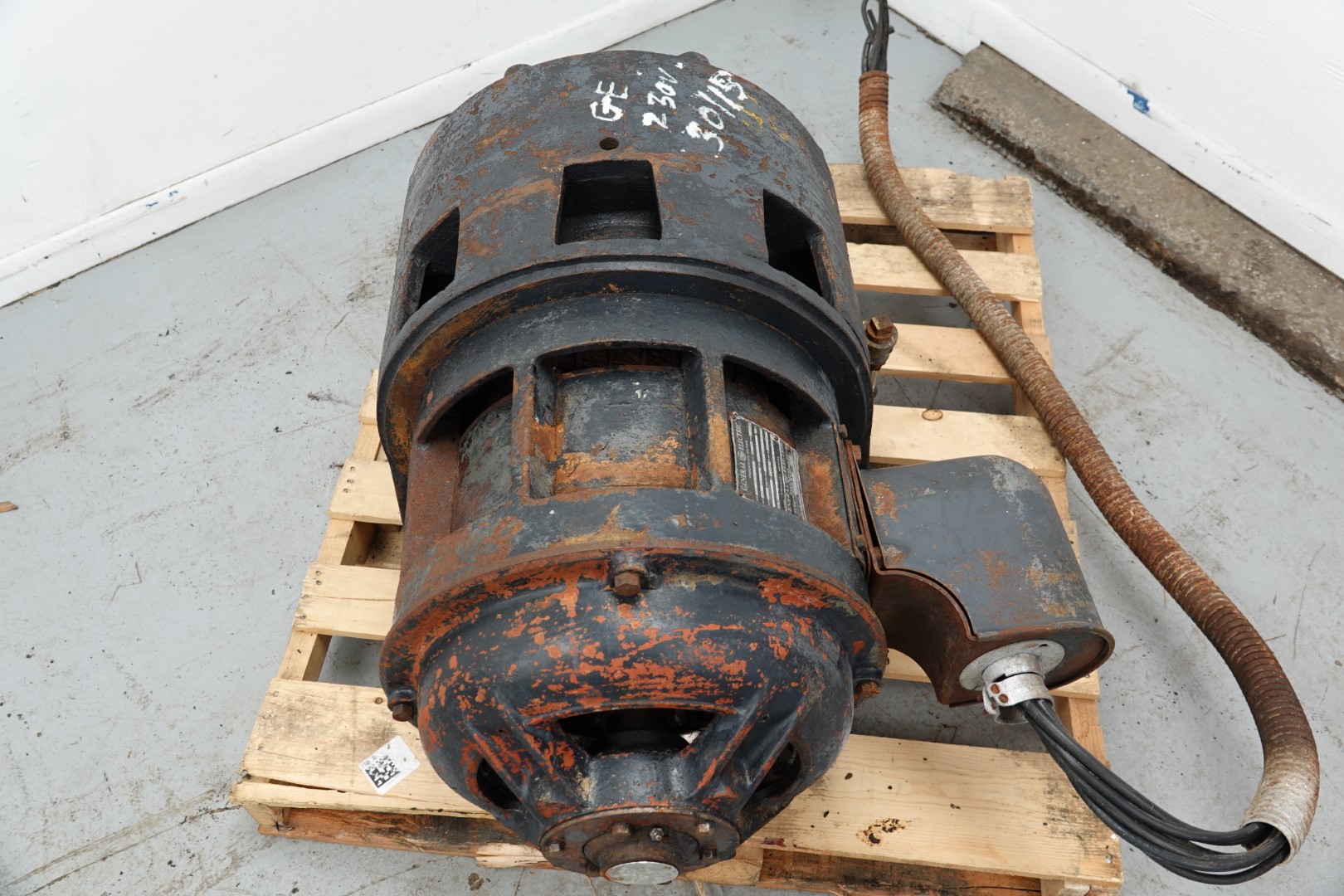 Mixer motor and gearbox, model 14W1 72TY8 | Topos Mondial