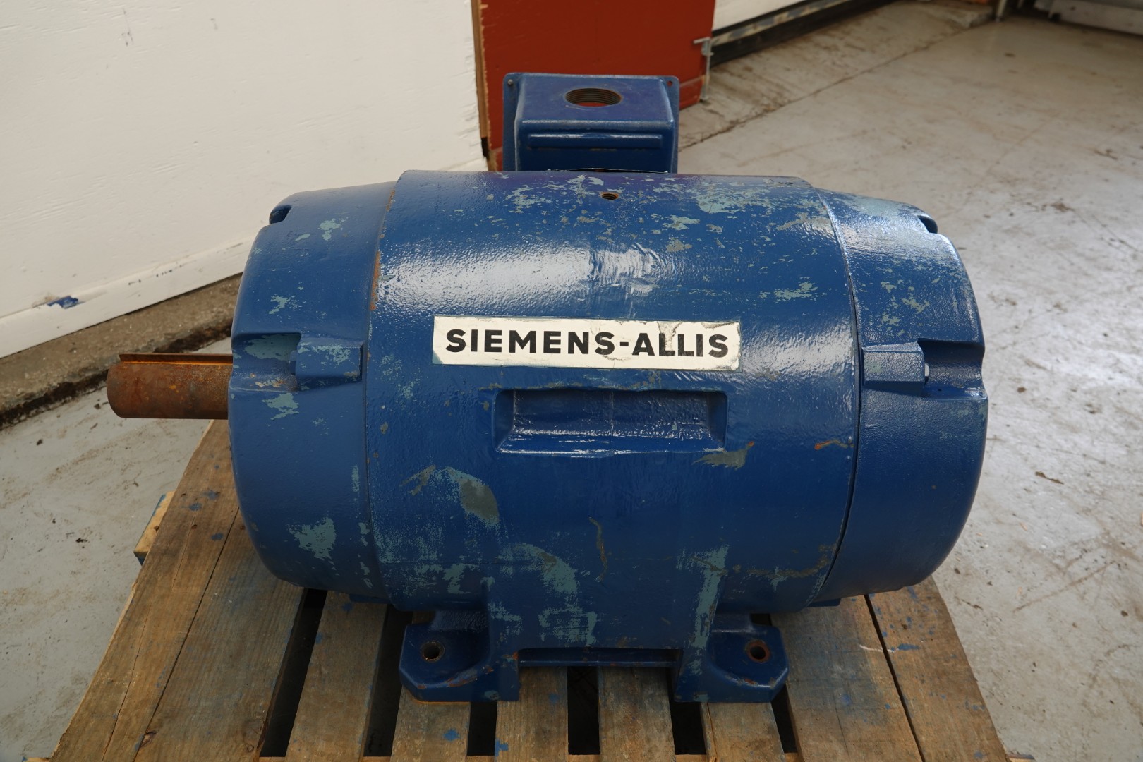 Siemens-Allis 125 HP Industrial Mixer Motor | Topos Mondial
